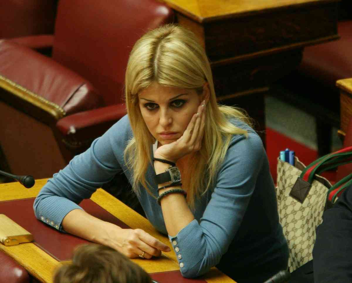 Έφοδος στο γραφείο της Έλενας Ράπτη για τον Ρωμανό | THECITIZEN.GR